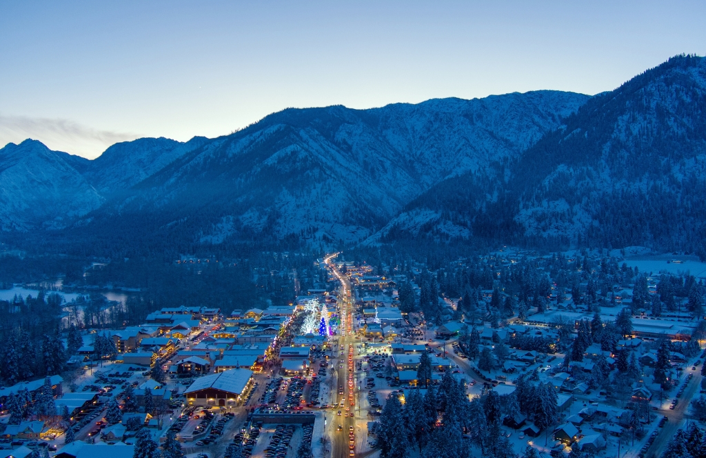 7 Awesome Hallmark Christmas Towns in Washington